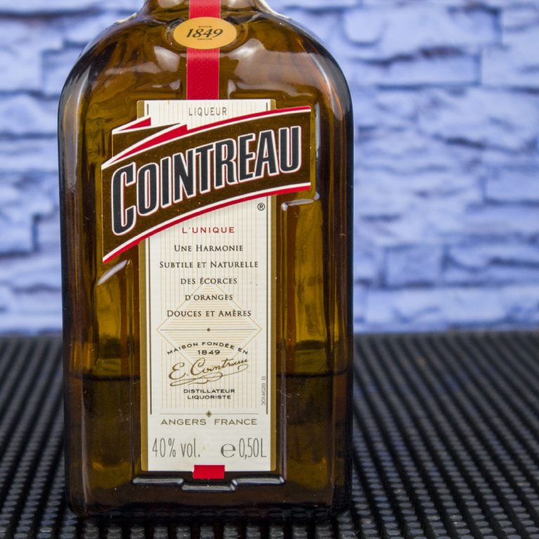 Как пить ликёр Куантро (Cointreau): подача, закуска, коктейли